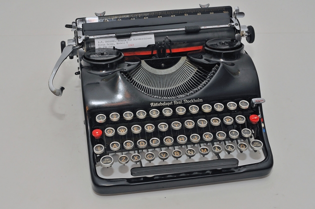 1943 Groma Modell T on the Typewriter Database
