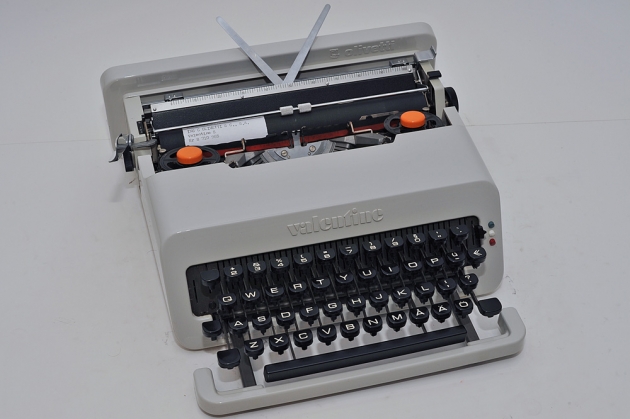 197x Olivetti Valentine S on the Typewriter Database