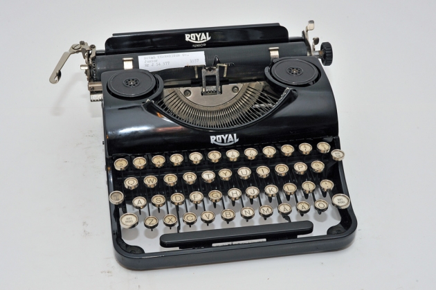 1937 Royal Junior on the Typewriter Database