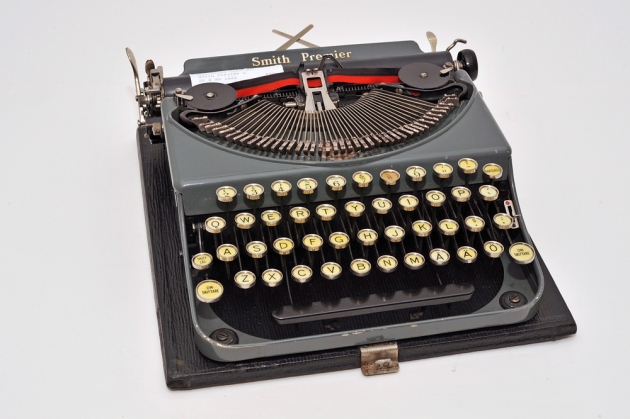 1928 Smith Premier Portable 2 on the Typewriter Database