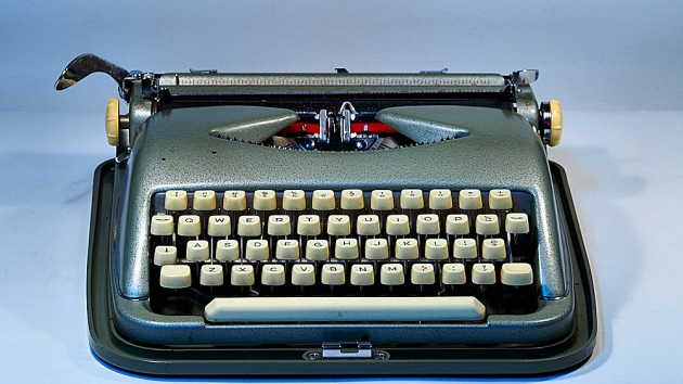 1961 Cole Steel Portable on the Typewriter Database