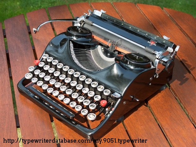 1943 Groma Modell T on the Typewriter Database