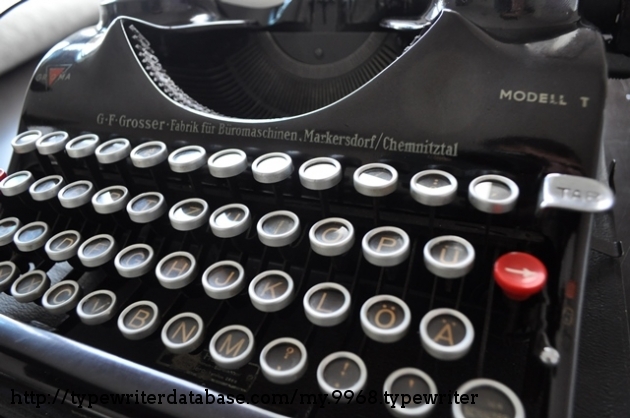 1944 Groma Modell T on the Typewriter Database