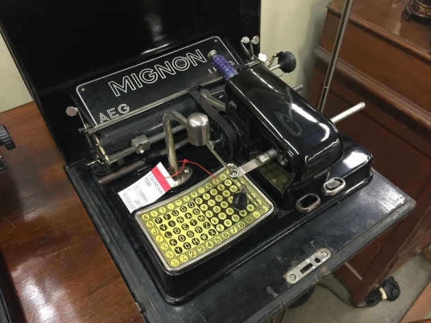 1915 Mignon (AEG) 3 on the Typewriter Database