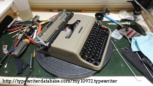 1950 Olivetti Lettera 22 on the Typewriter Database