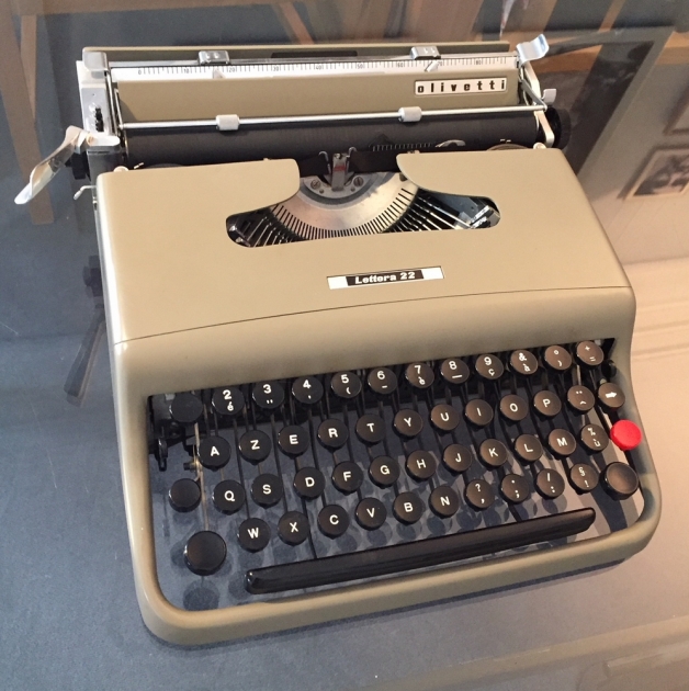 1955 Olivetti Lettera 22 on the Typewriter Database
