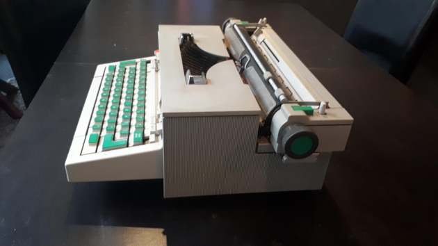 1971 Olivetti Praxis 48 on the Typewriter Database