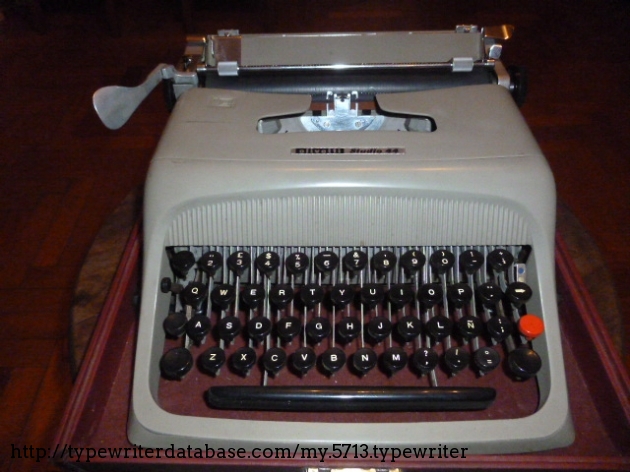 1954 Olivetti Studio 44 on the Typewriter Database