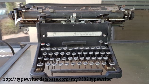1947 Olivetti M40-3 on the Typewriter Database