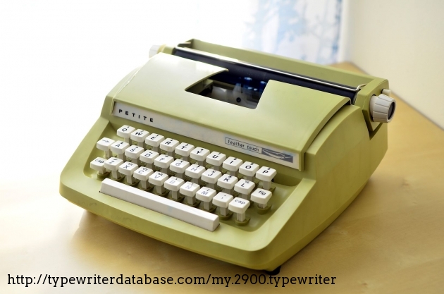 19xx Petite feather touch on the Typewriter Database