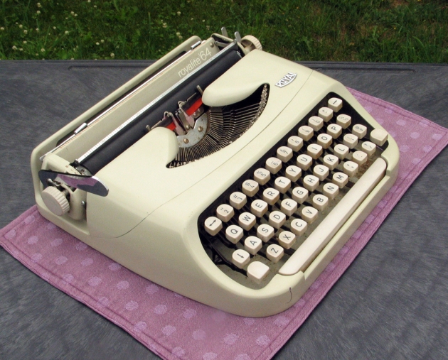 1963 Royal Royalite '64 on the Typewriter Database