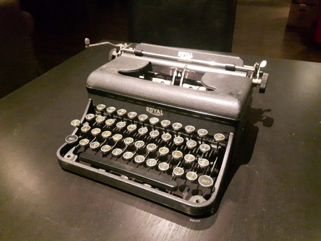 1938 Royal Mercury on the Typewriter Database